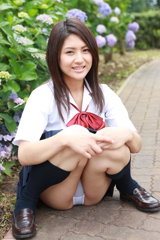座り・しゃがみパンチラ Part06 Jkp48 [女子高生パンチラ48]